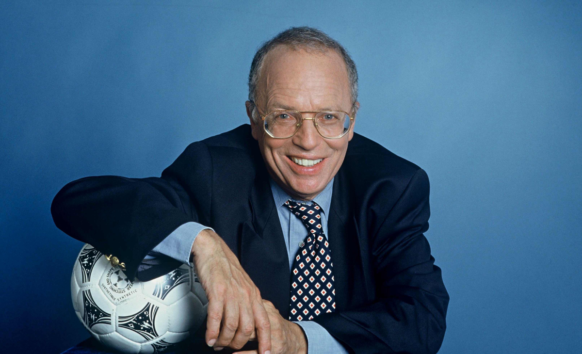 Thierry Roland : les plus grands moments de la voix du foot français ...