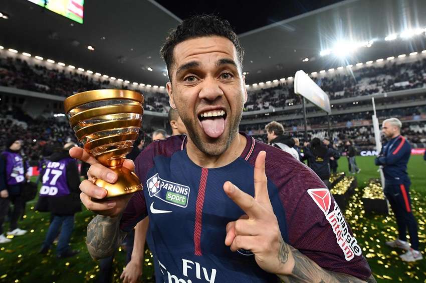 Officiel : Daniel Alves annonce son départ du PSG