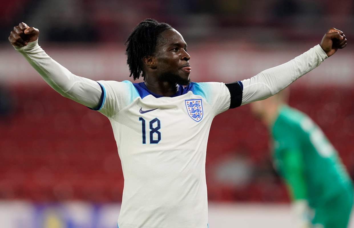 Aston Villa et Crystal Palace visent un international Espoirs anglais