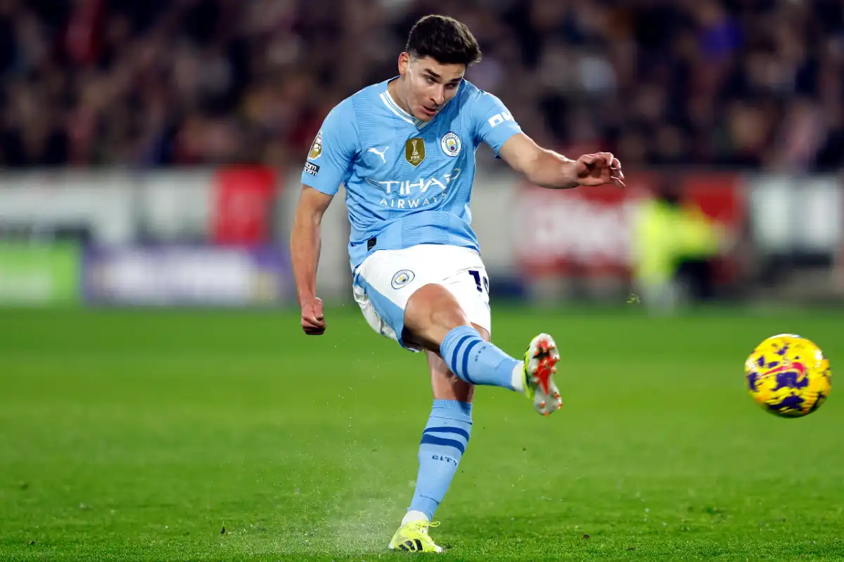Manchester City : Julien Alvarez recadre Guardiola