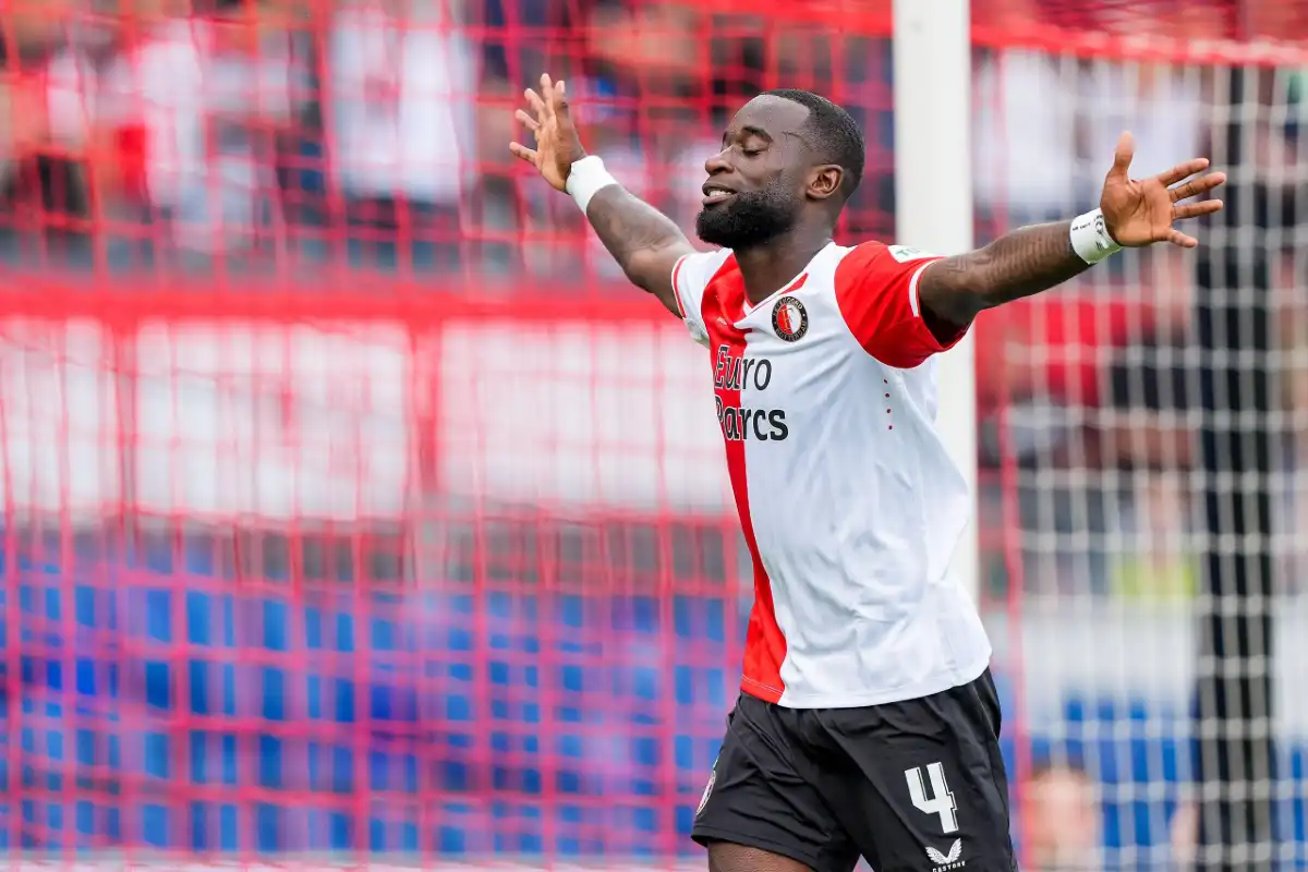 Le PSG passe à l'offensive pour Lutsharel Geertruida