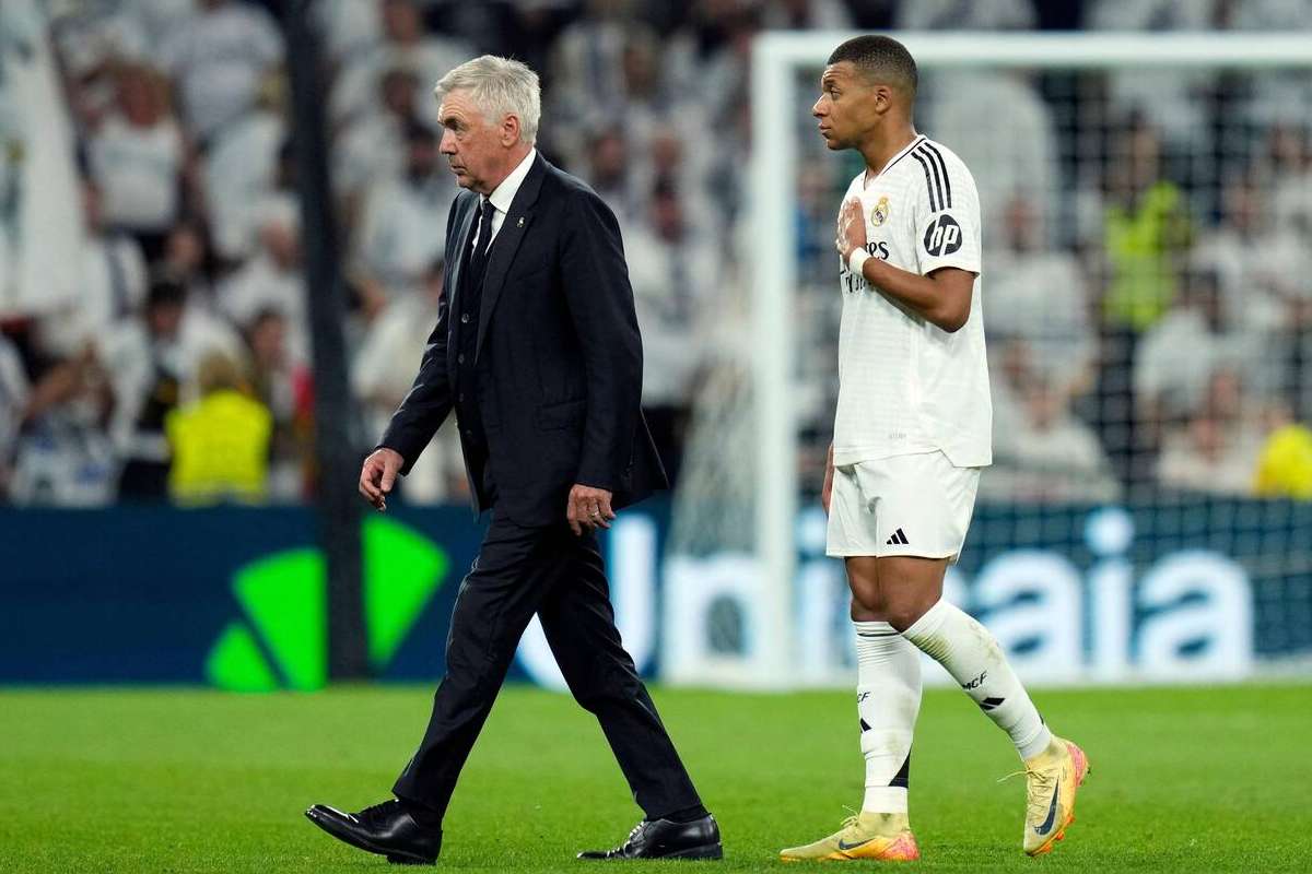 Real Madrid : Une guerre entre Kylian Mbappé et Carlo Ancelotti Real Madrid : Une guerre entre Kylian Mbappé et Carlo Ancelotti