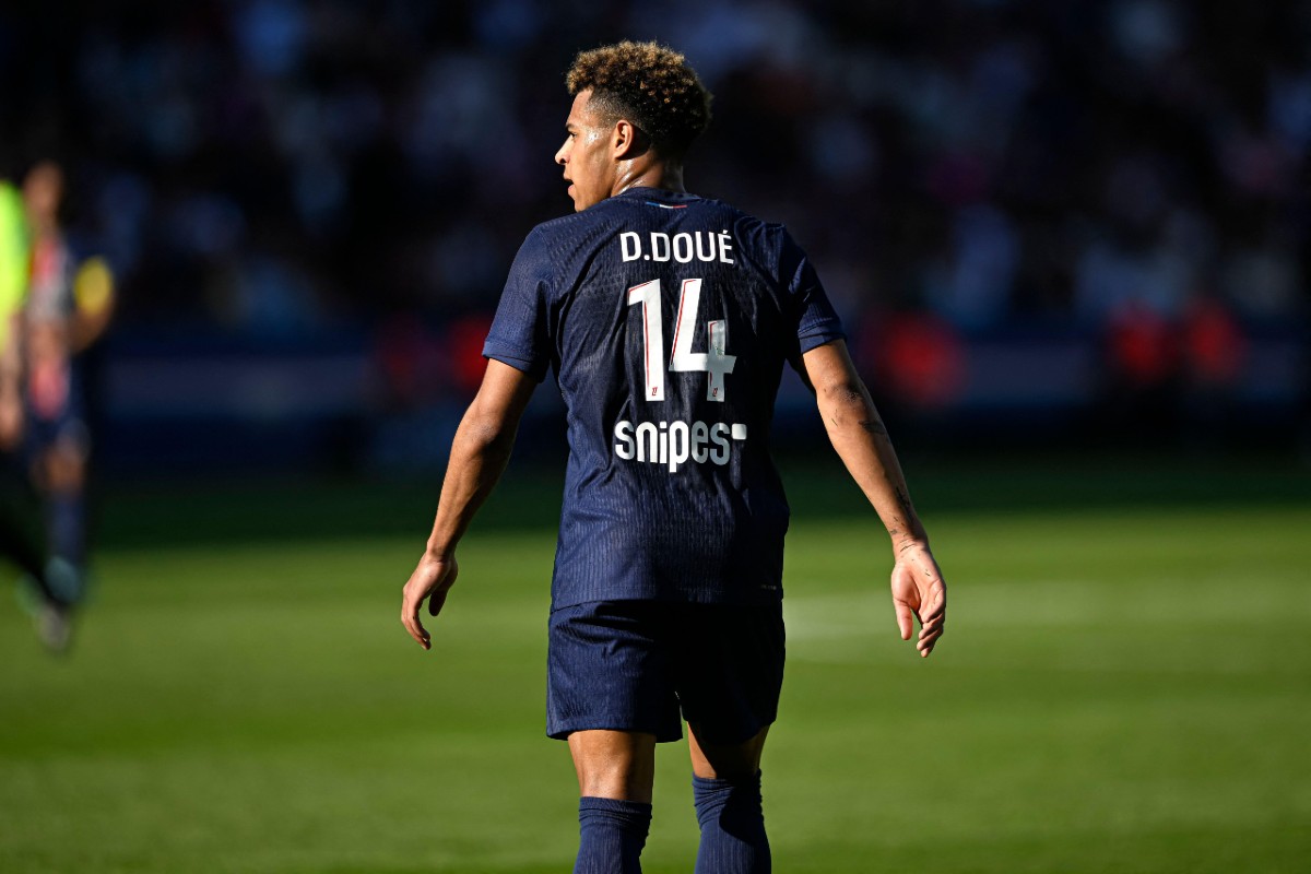 100 millions d'euros, le PSG veut décourager les courtisans de Désiré Doué
