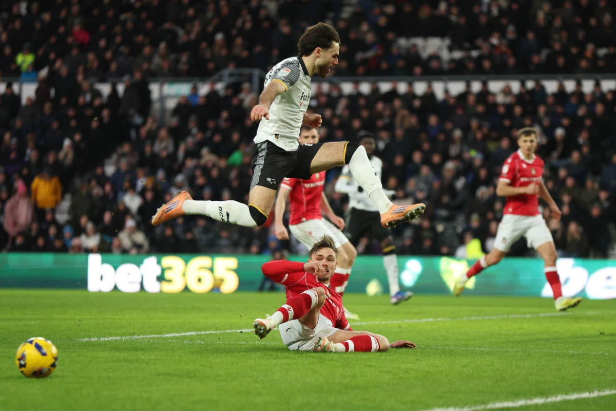 Manchester City: Pep Guardiola réclame un défenseur de Championship